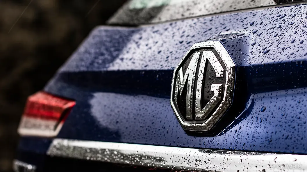 Hector Plus Rear Badge Image, Hector Plus Photos in India - CarWale