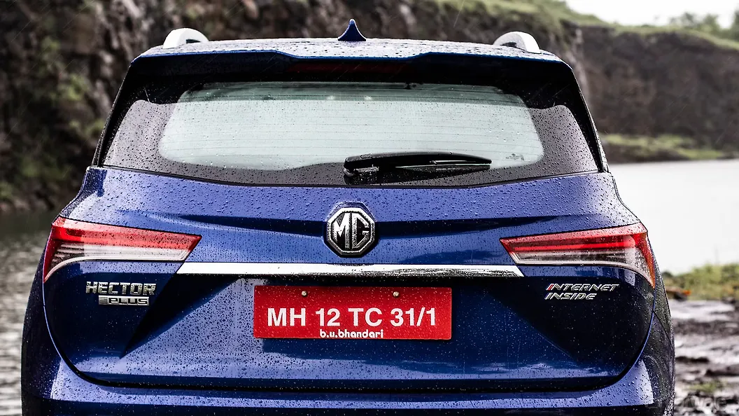 Hector Plus Rear Windshield/Windscreen Image, Hector Plus Photos in ...