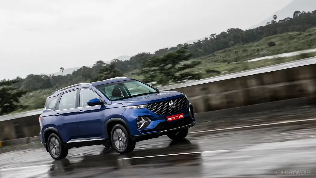 Hector Plus Right Front Three Quarter Image, Hector Plus Photos in ...