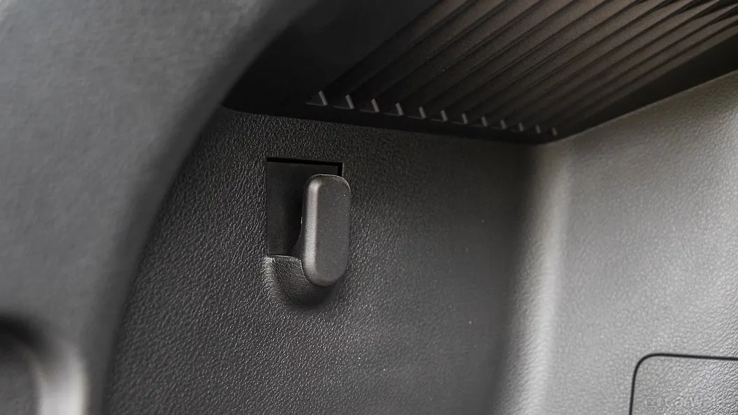 S-Cross Boot Hooks and Bars Image, S-Cross Photos in India - CarWale