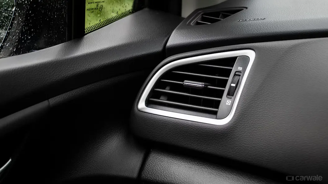 S-Cross Front Passenger Air Vent Image, S-Cross Photos in India - CarWale