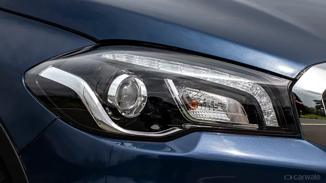 S-Cross Headlight Image, S-Cross Photos in India - CarWale