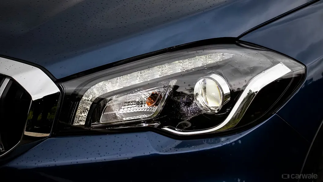 S-Cross Headlight Image, S-Cross Photos in India - CarWale