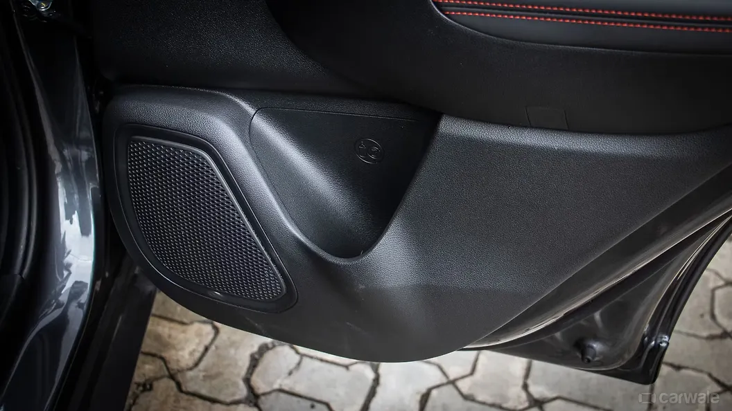 Venue [2019-2022] Rear Speakers Image, Venue [2019-2022] Photos in ...