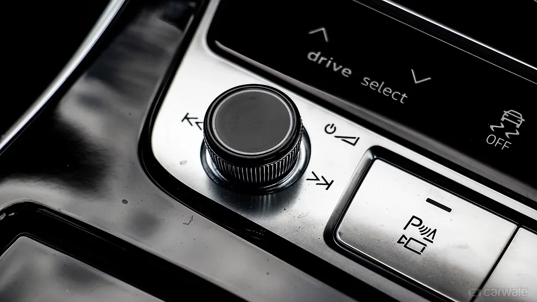 Q8 Center Console/Centre Console Storage Image, Q8 Photos in India ...