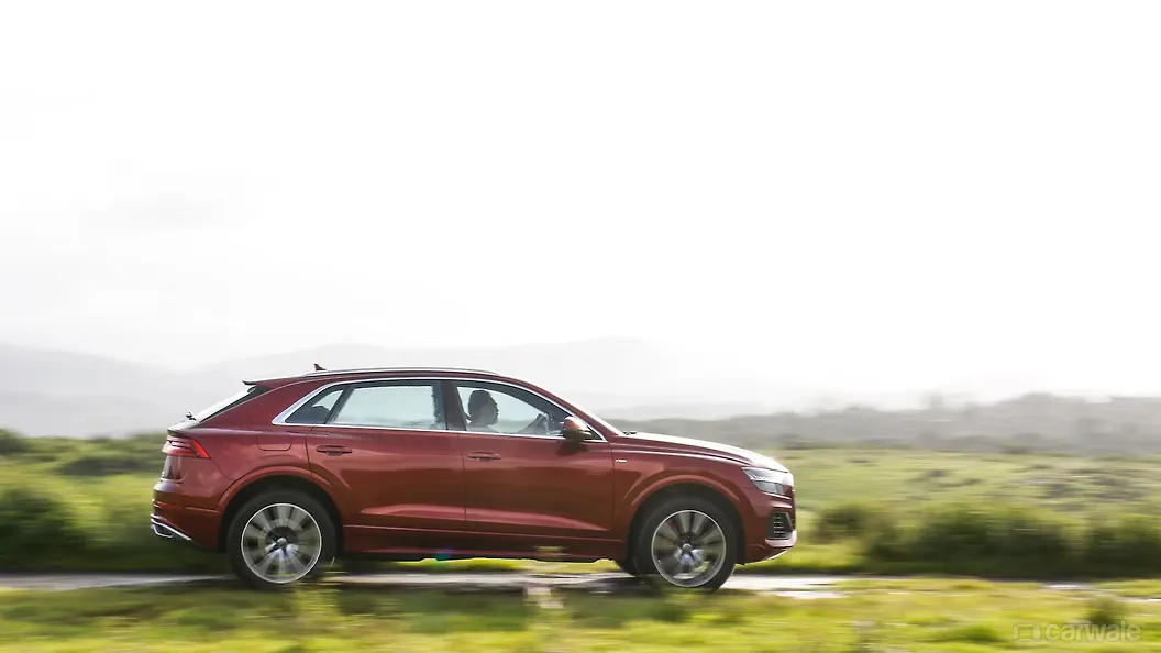 Q8 Right Side View Image, Q8 Photos in India - CarWale