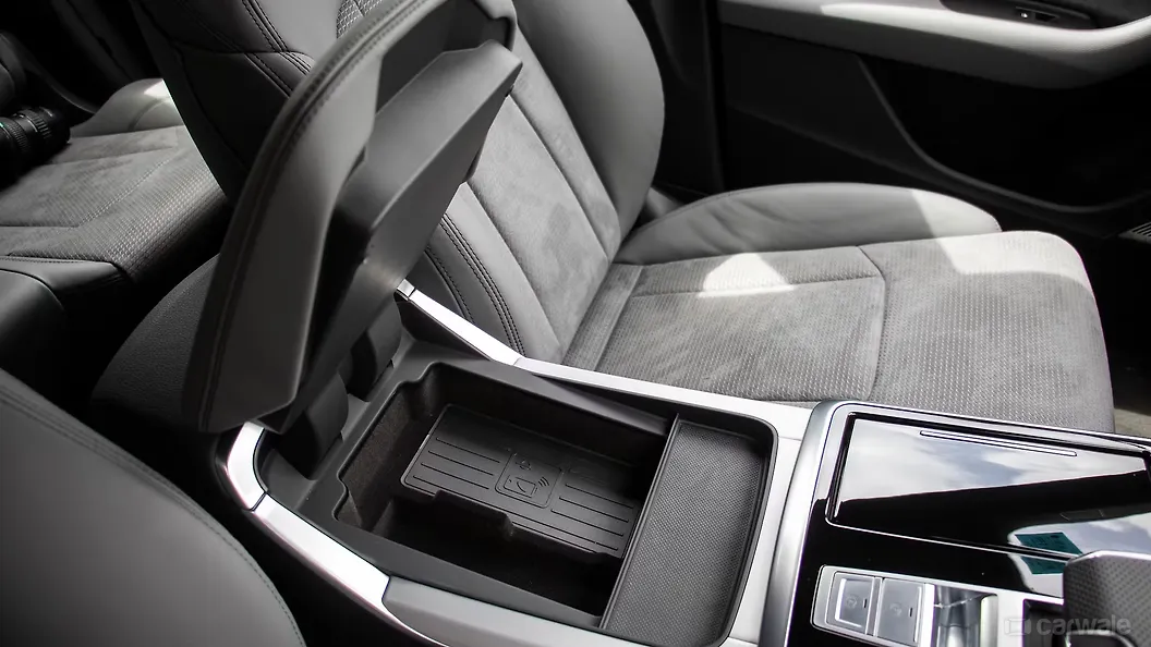 Q8 Front Centre Arm Rest Storage Image, Q8 Photos in India - CarWale