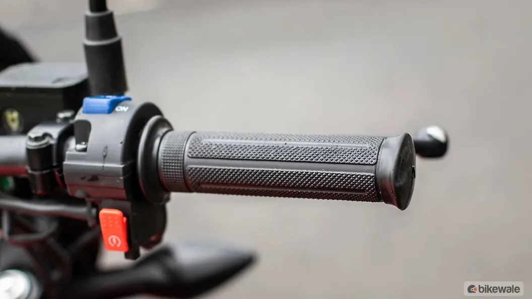 Hero Glamour Bar End weight Image – BikeWale