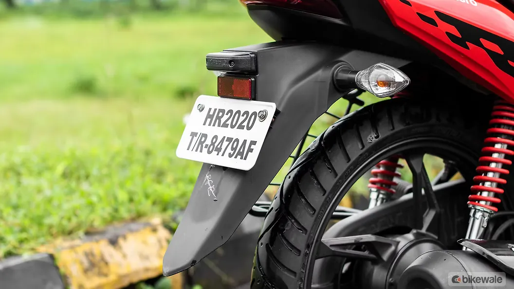 Hero Glamour Rear Reflex Reflector Image – BikeWale