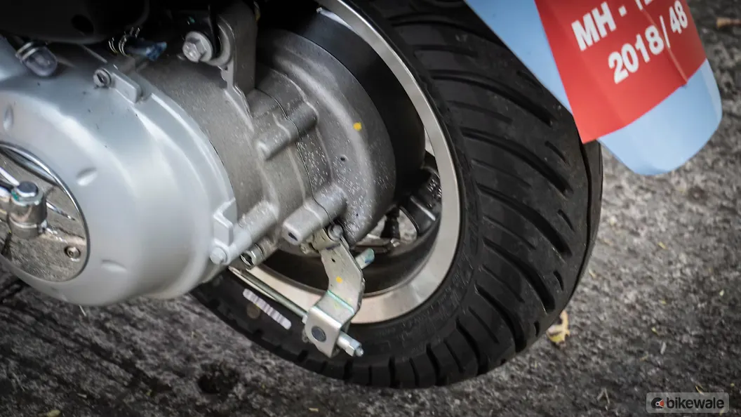 Vespa SXL 150 Rear Wheel & Tyre Image – BikeWale