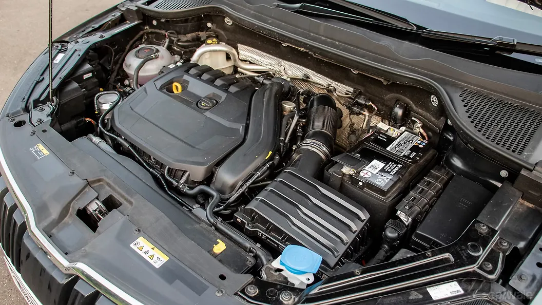 Karoq Engine Shot Image, Karoq Photos in India - CarWale