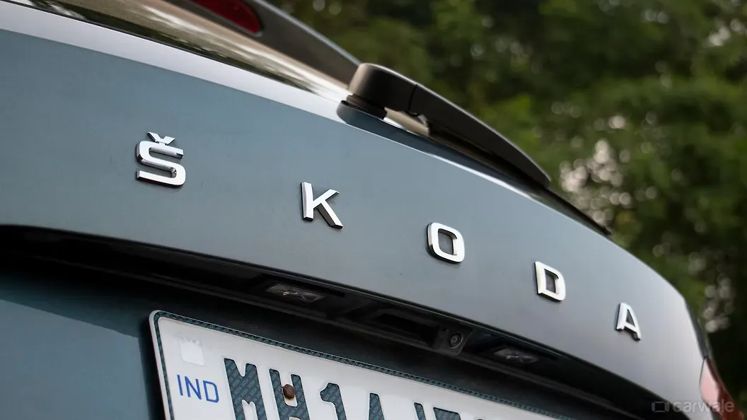 Karoq Rear Logo Image, Karoq Photos in India - CarWale