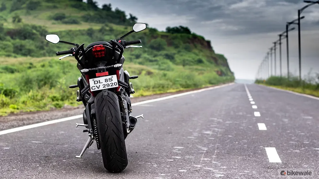 Triumph Street Triple R [2022] Rear View Image – BikeWale