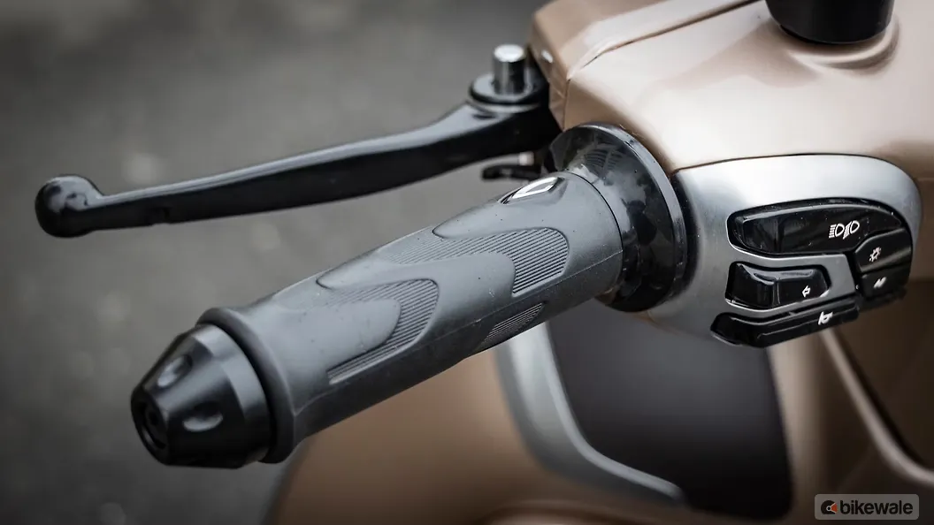 Bajaj Chetak [2020-2024] Handlebar Image – BikeWale