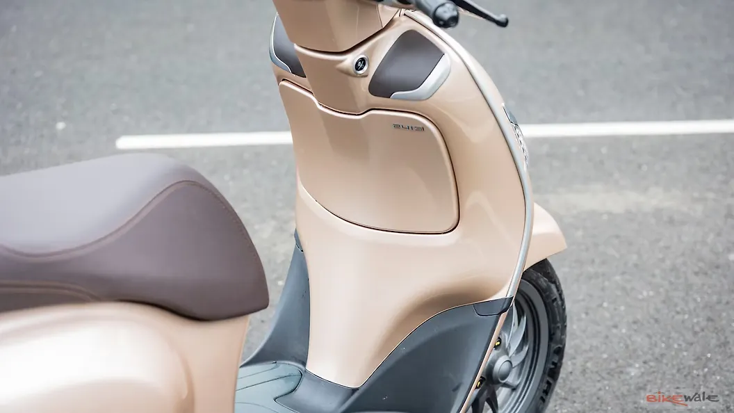 Bajaj Chetak Front Inner Cover Image – BikeWale