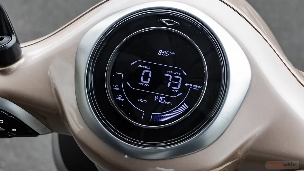 Bajaj Chetak Right Side Throttle Grip Image – BikeWale