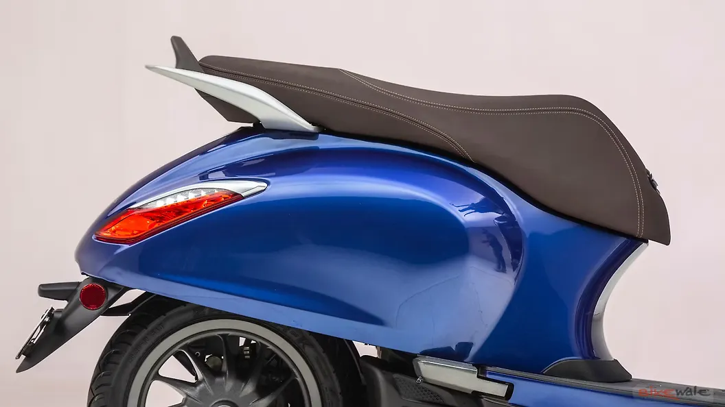 Bajaj Chetak Rear Tyre Image – BikeWale