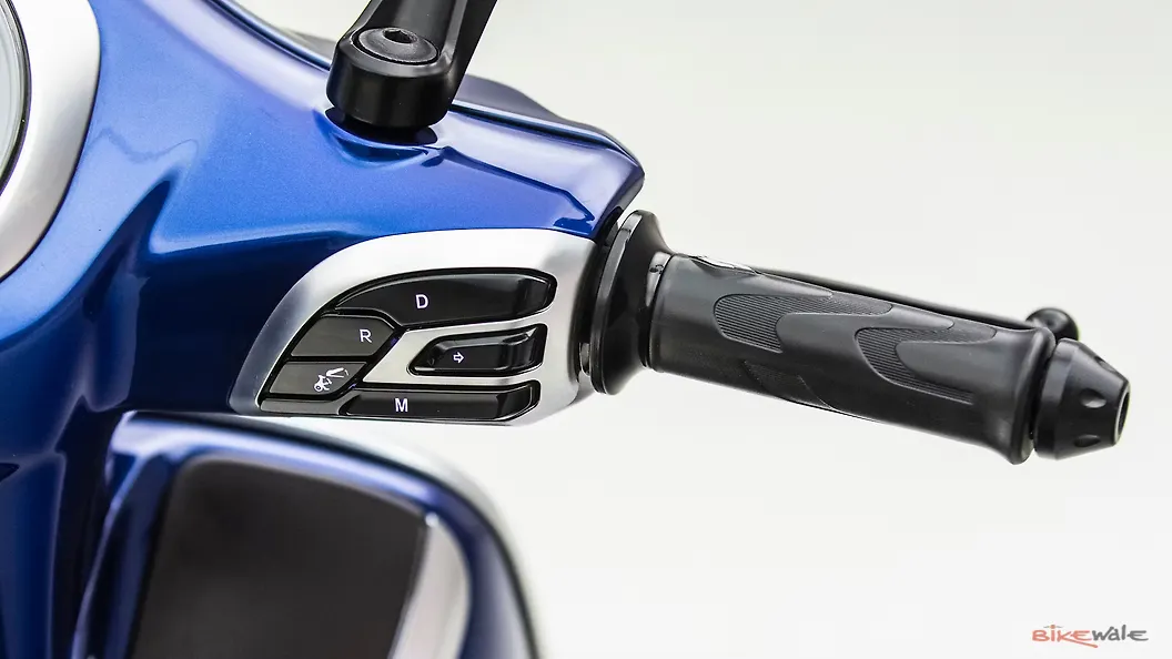 Bajaj Chetak Right Side Throttle Grip Image – BikeWale