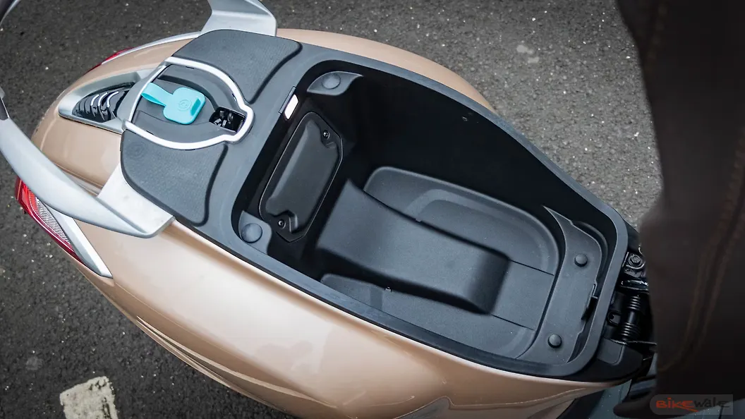 Bajaj Chetak Underseat Luggage Hook Image – BikeWale