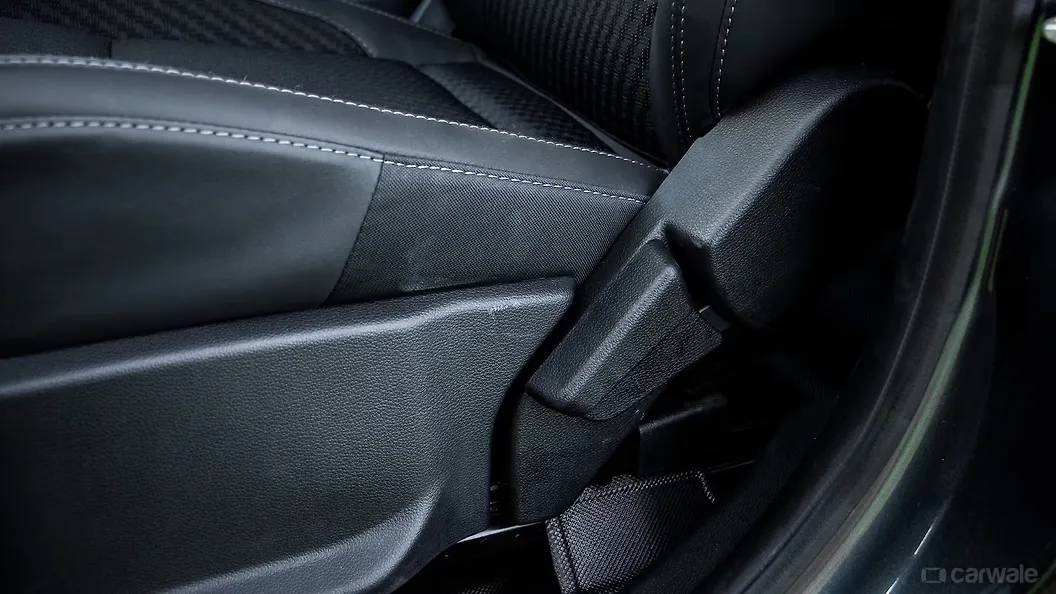 Thar Front Row Seats Image, Thar Photos in India - CarWale