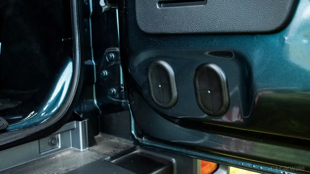 Thar Rear Door Image, Thar Photos in India - CarWale