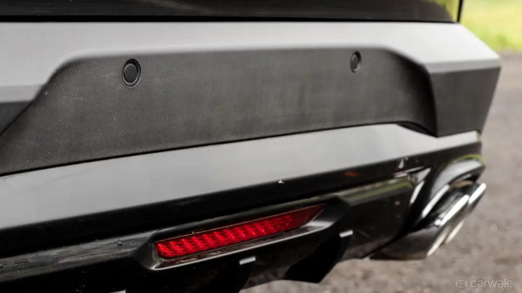 Gloster Rear Logo Image, Gloster Photos in India - CarWale