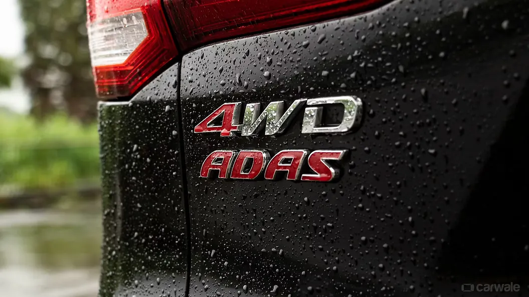 Gloster Rear Logo Image, Gloster Photos in India - CarWale