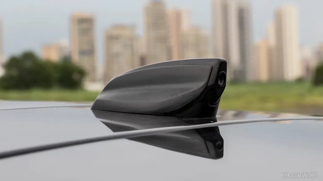 Discovery Sport Antenna Image, Discovery Sport Photos in India - CarWale