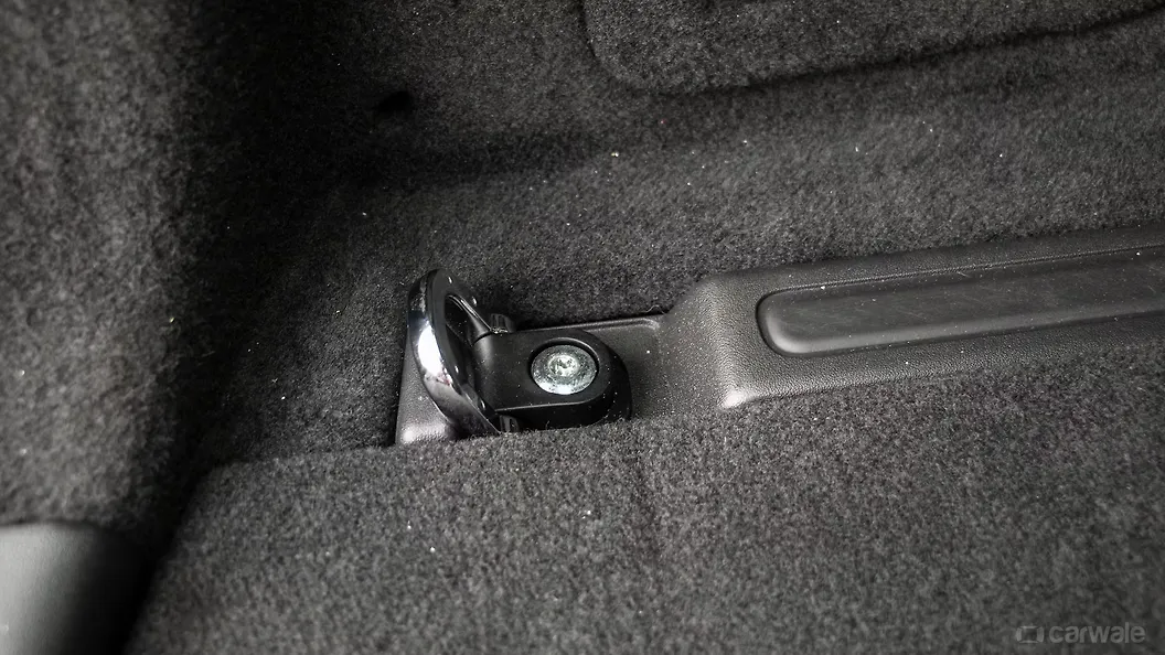 Discovery Sport Boot Light Image, Discovery Sport Photos in India - CarWale