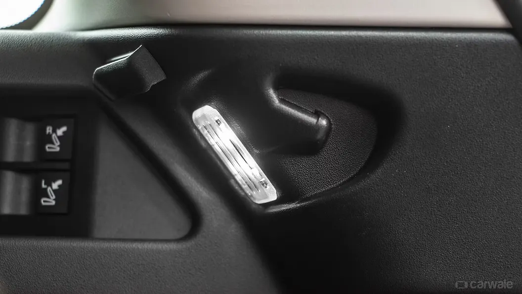 Discovery Sport Boot Rear Seat Fold/Unfold Switches Image, Discovery ...