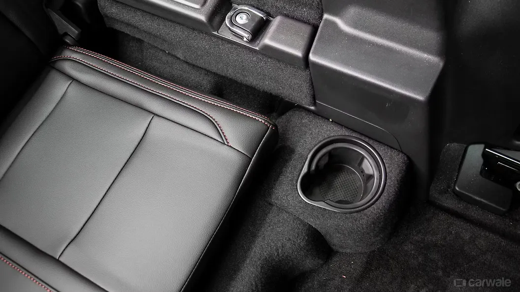 Discovery Sport Third Row Cup Holders Image, Discovery Sport Photos in ...