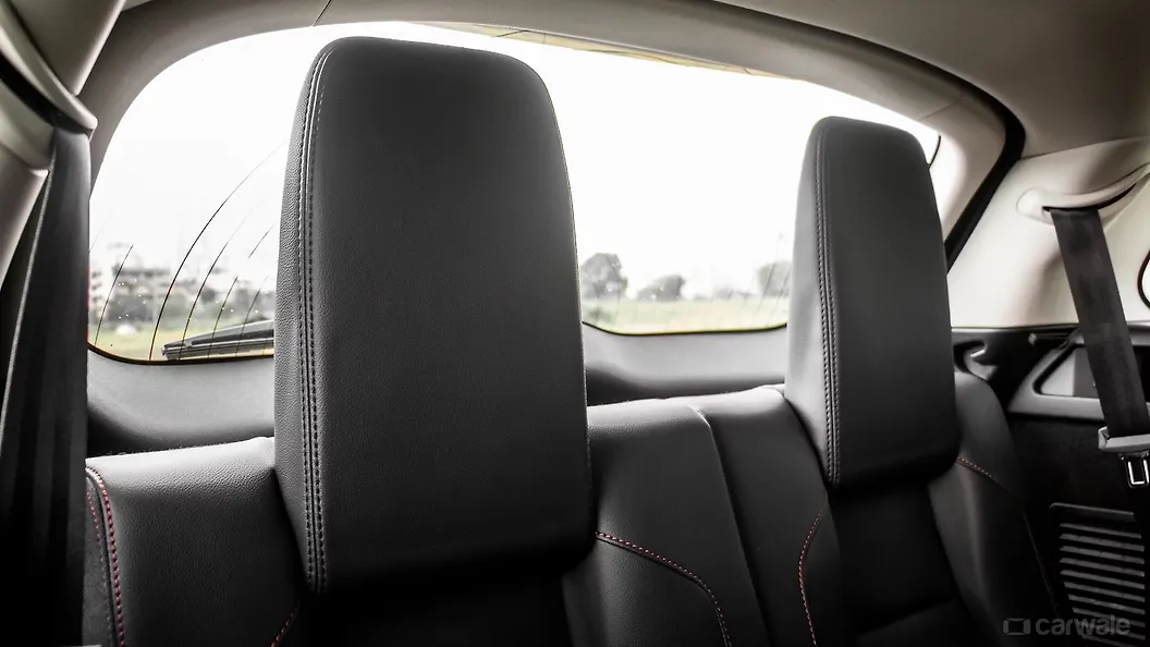 Discovery Sport Third Row Seats Image, Discovery Sport Photos in India ...