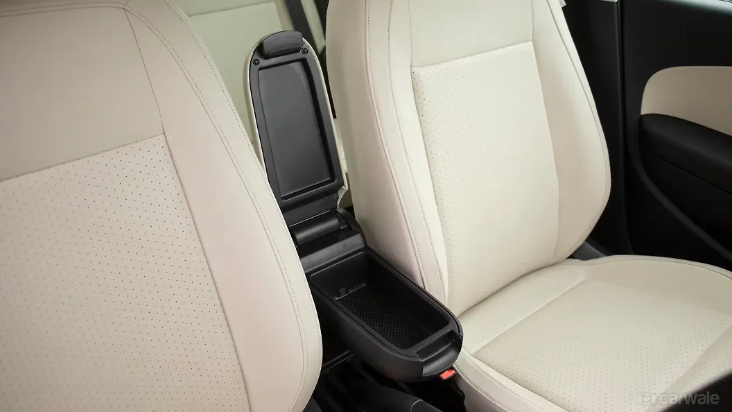 Vento Front Centre Arm Rest Storage Image, Vento Photos in India - CarWale