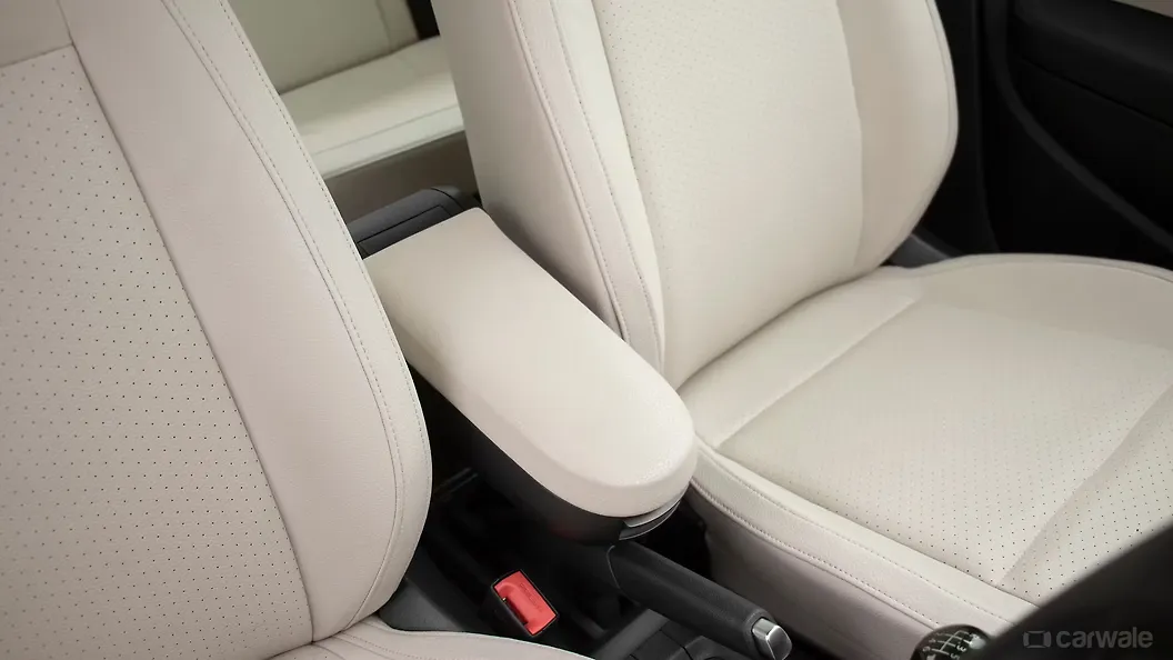 Vento Front Centre Arm Rest Image, Vento Photos in India - CarWale