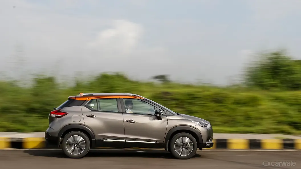 Kicks Right Side View Image, Kicks Photos in India - CarWale