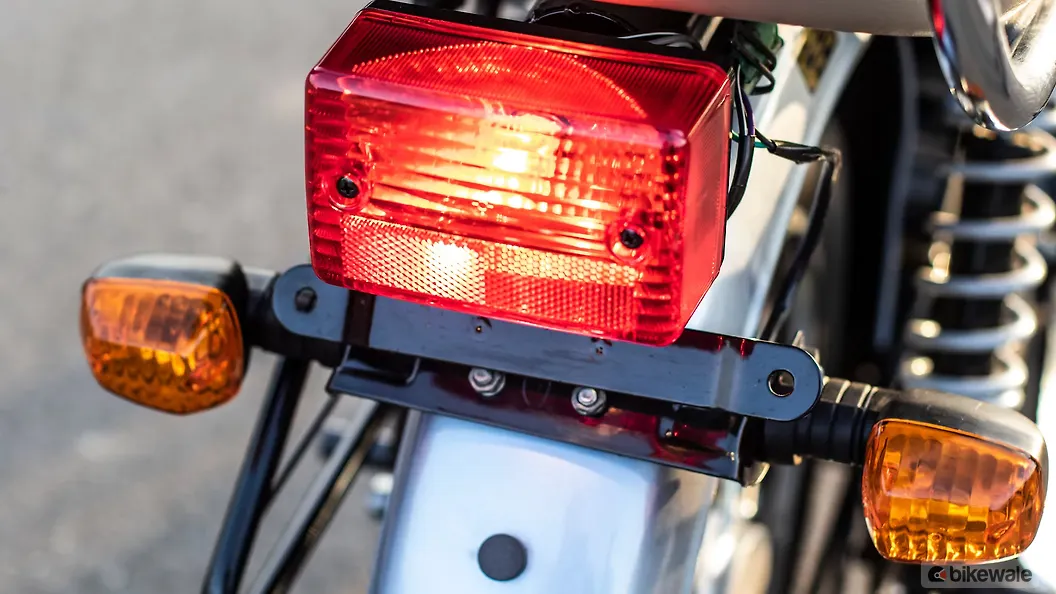 TVS XL 100 Comfort Tail Light Image – BikeWale