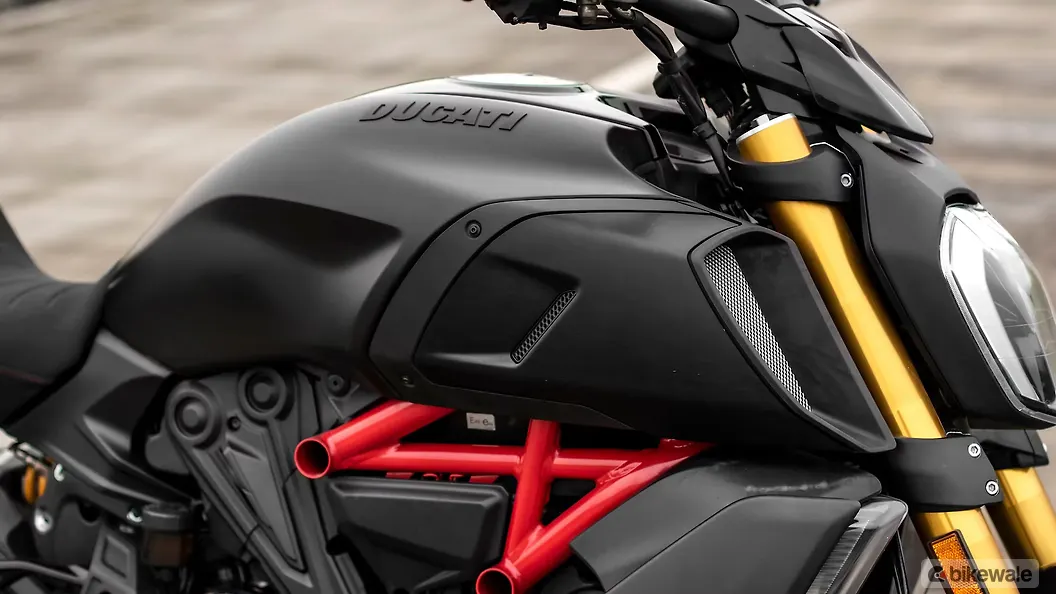 Ducati Diavel 1260 Fuel Tank Image – BikeWale