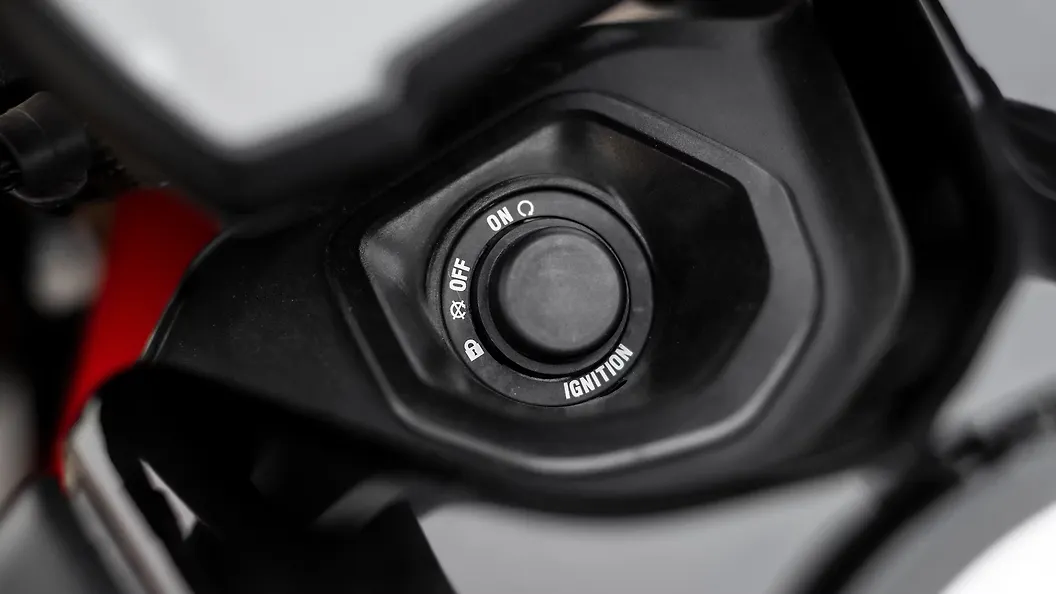 Ducati Diavel 1260 Keyless Ignition Switch Image – BikeWale