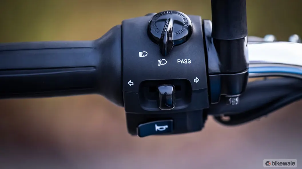 Royal Enfield Meteor 350 [2024] Turn Indicators Switch Image – BikeWale