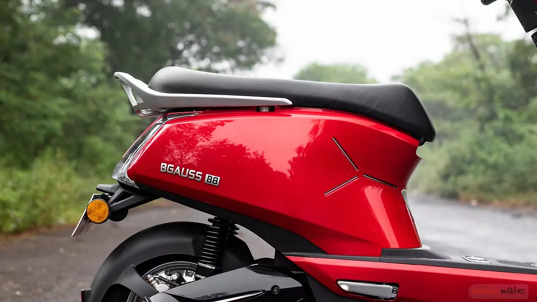 BGauss B8 Right Side Body Panel Badge Image – BikeWale