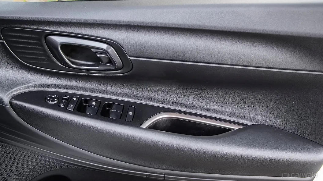 i20 Front Driver Power Window Switches Image, i20 Photos in India - CarWale