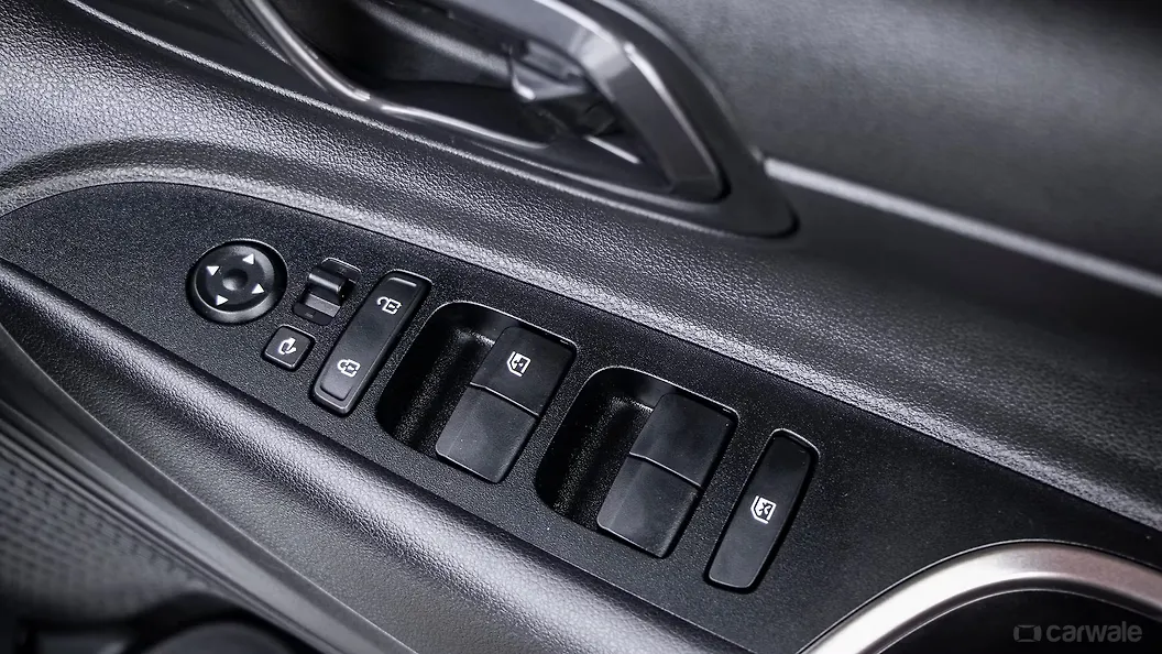 i20 Front Driver Power Window Switches Image, i20 Photos in India - CarWale