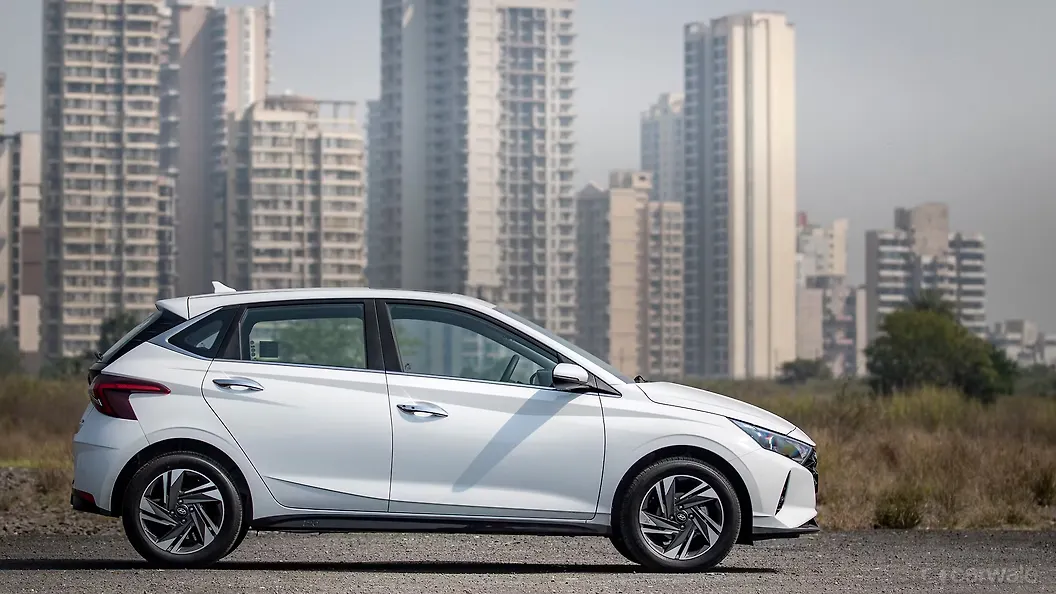 i20 Right Side View Image, i20 Photos in India - CarWale