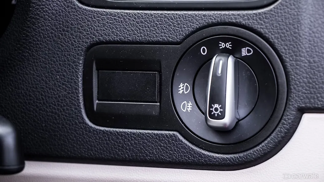 Vento Headlight Image, Vento Photos in India - CarWale