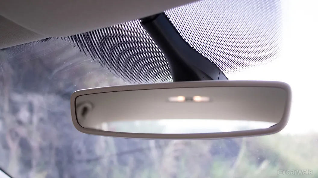 Vento Inner Rear View Mirror Image, Vento Photos in India - CarWale