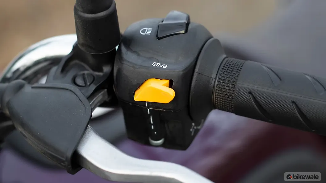 TVS Radeon Left Side Multifunction Switchgear Image – BikeWale