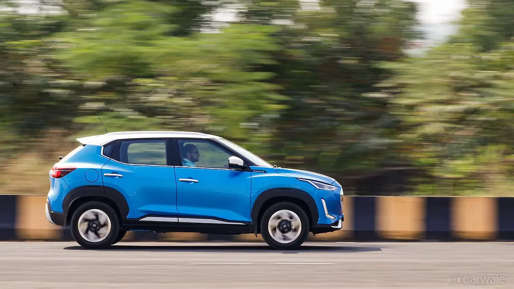 Magnite Right Side View Image, Magnite Photos in India - CarWale