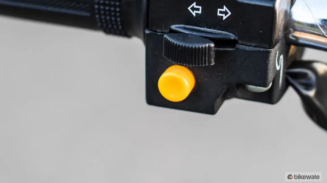 TVS XL 100 Comfort Turn Indicators Switch Image – BikeWale