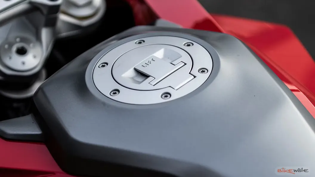 BMW F900XR [2021] Fuel Tank Image – BikeWale