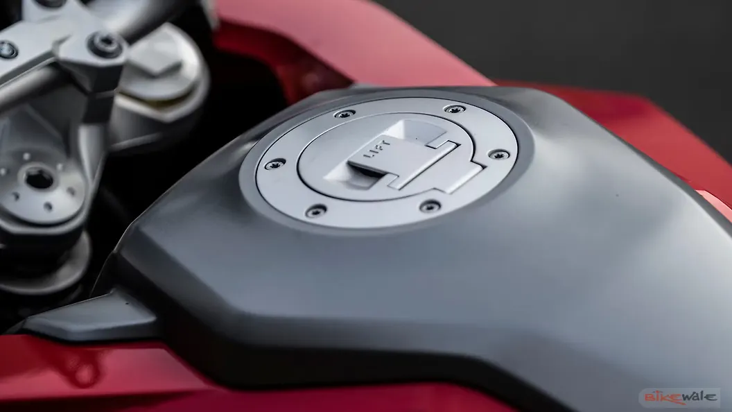 BMW F900XR [2021] Fuel Tank Image – BikeWale